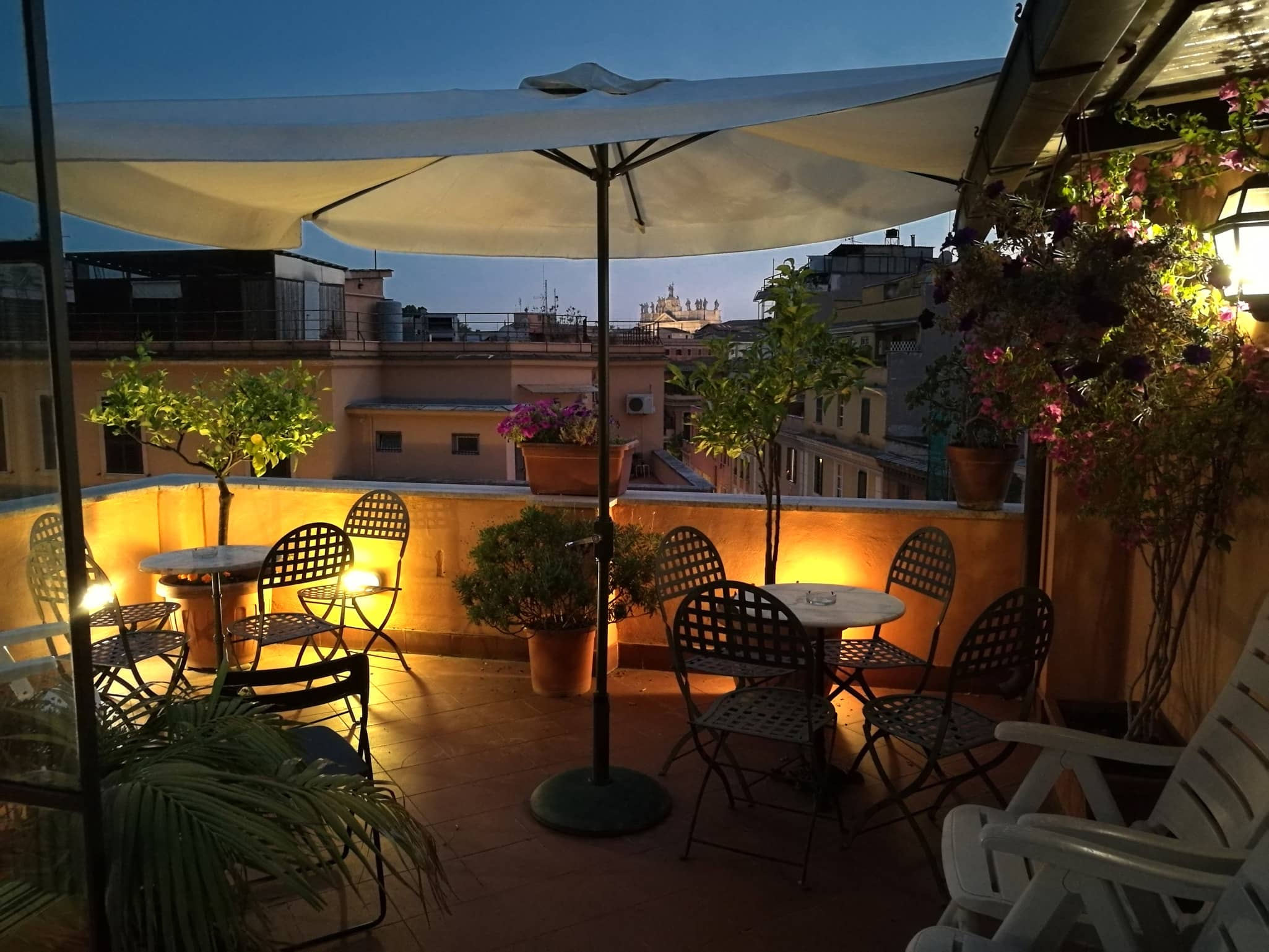 Terraza panorámica en el centro de Roma. Hotel Novecento en Roma